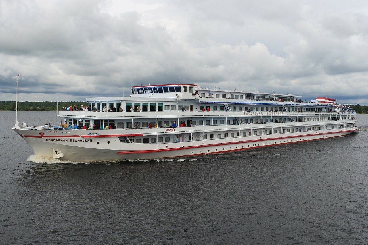 Теплоход Виссарион Белинский