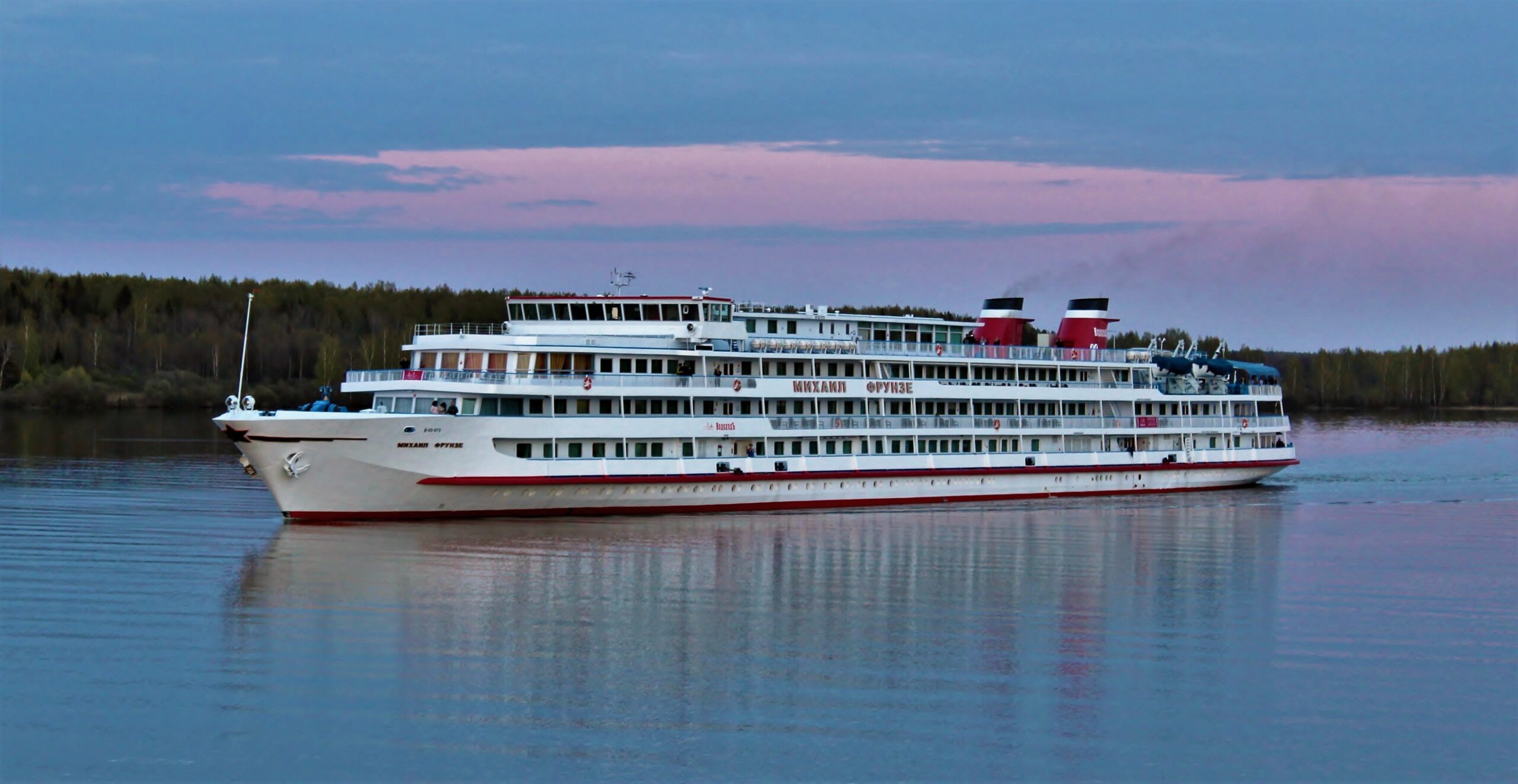 Теплоход Михаил Фрунзе - RiverBOOK